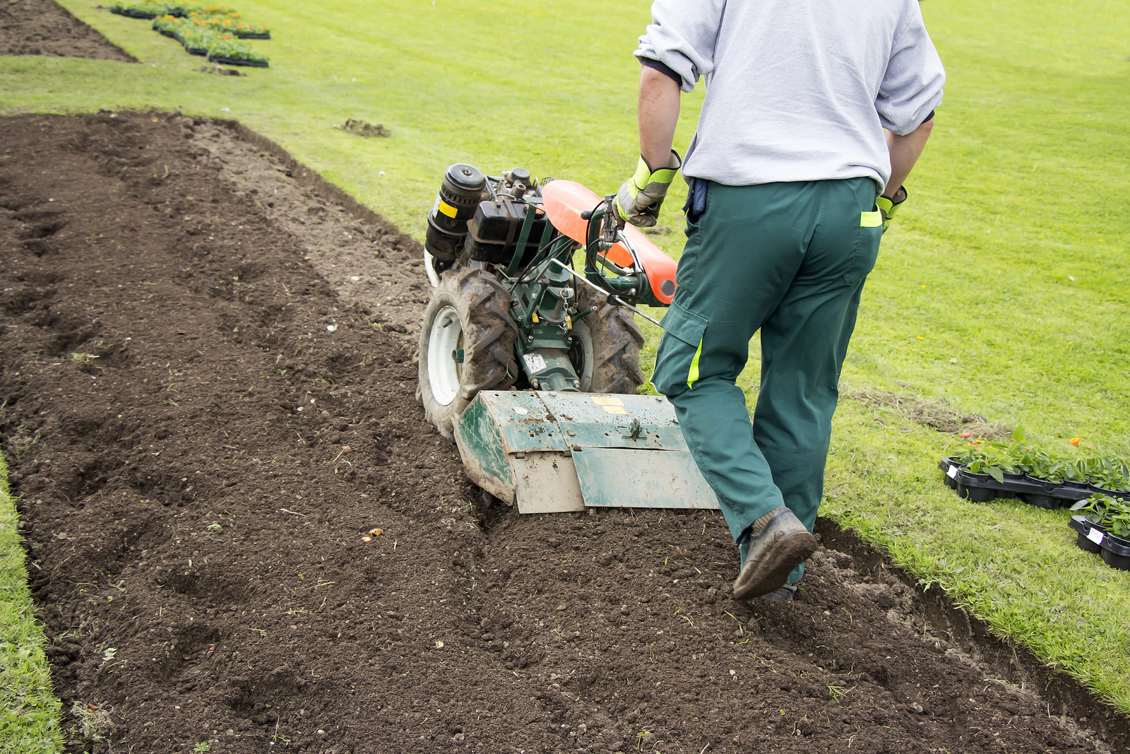 Best Rototillers for Small Gardens (Compare & Buy)