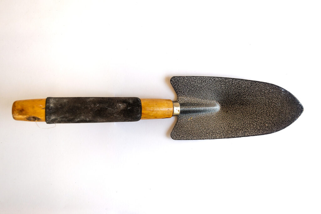 Garden Shovel Buyer's Guide - Harvest to Table